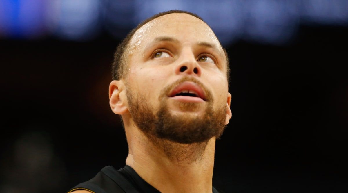 Stephen Curry Pays Homage to Mike Breen With Custom… Stephen Curry Pays Homage to Mike Breen With Custom…