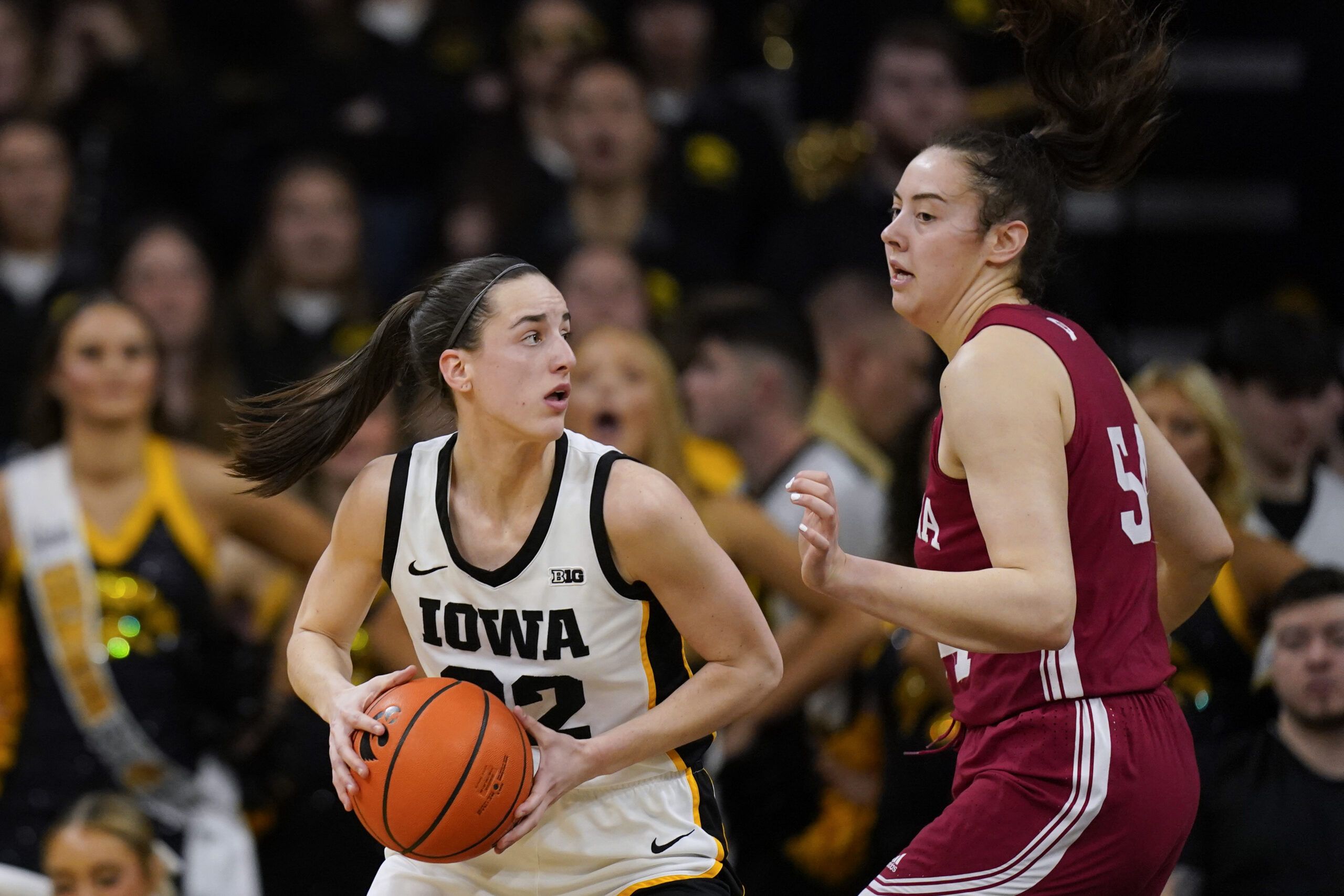 Iowa’s Caitlin Clark connects on dramatic game-winning…