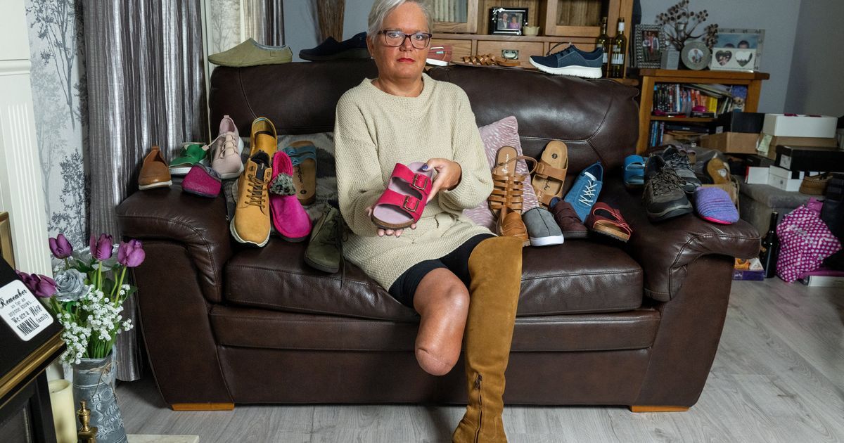 Woman helps fellow amputees swap shoes - because they…