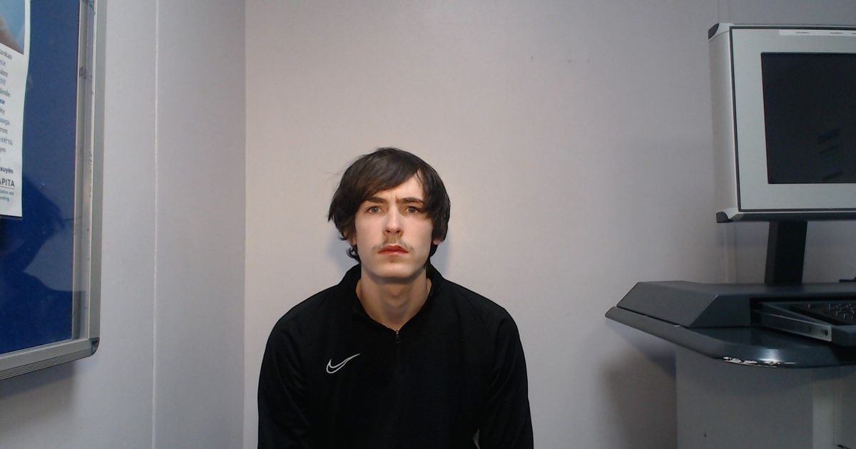 Prison officer catches out Forest Bank inmate and…