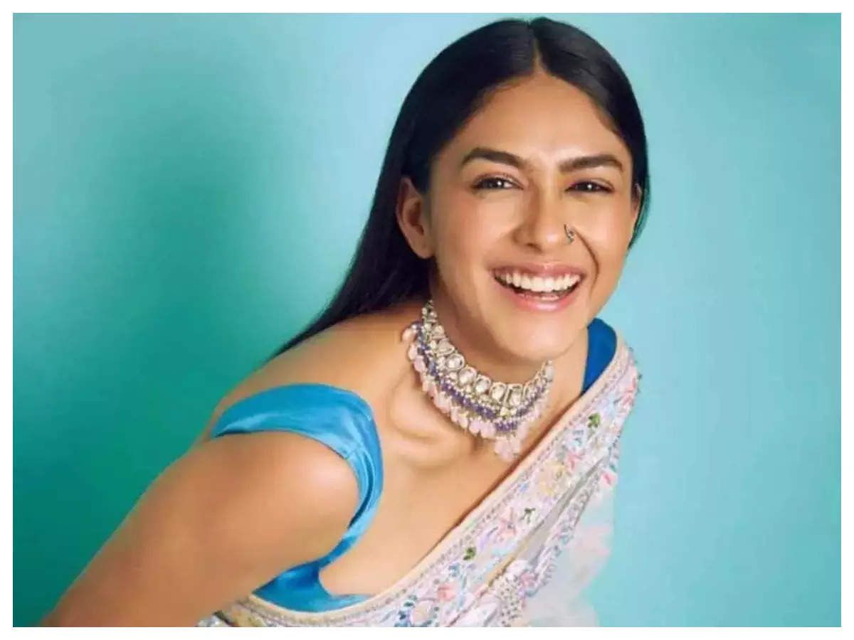 Mrunal Thakur REACTS to fan's marriage proposal on her…