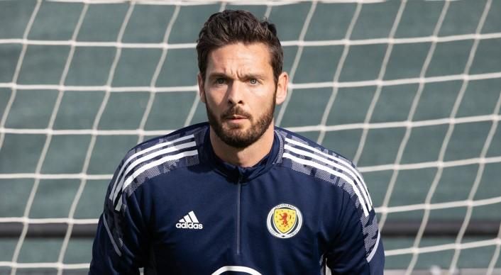 Craig Gordon injury update as Hearts keeper plays down…