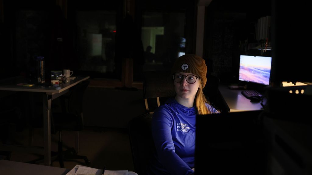 Night Shift Workers Reveal The Night Shifts Fit Their…