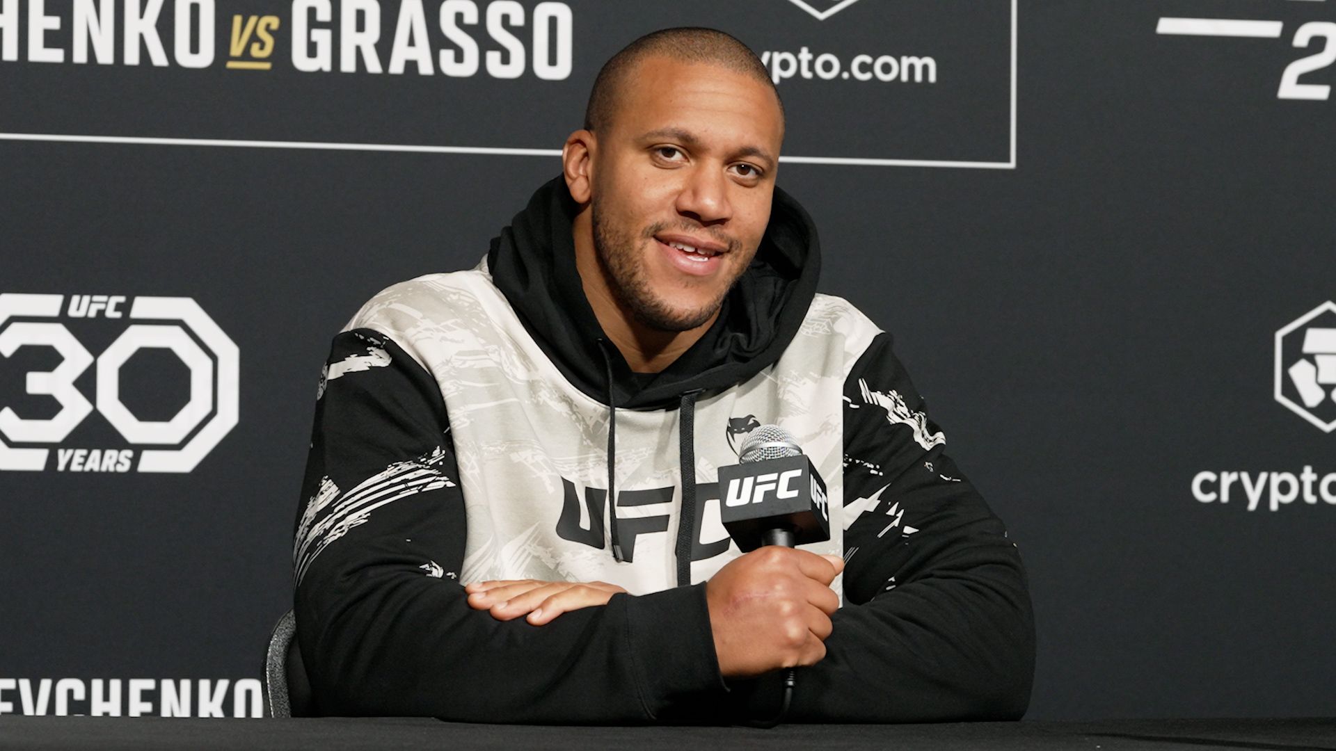 Ciryl Gane expects ‘beautiful’ Jon Jones in…