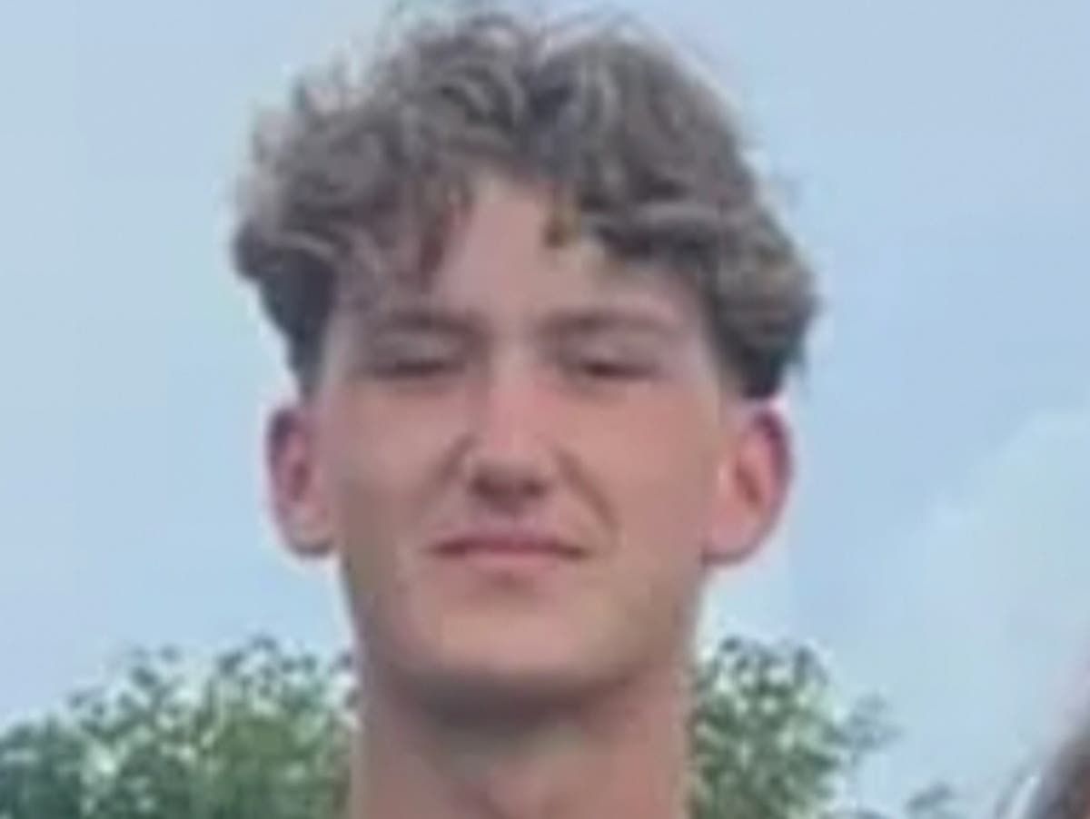 Teen, 17, shot dead after allegedly offering lift to…