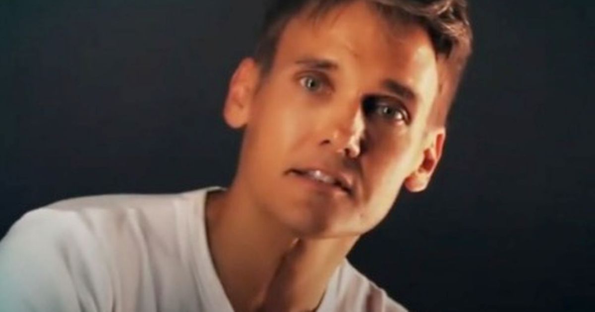 Nineties boyband star Lee Murray from Let Loose takes…