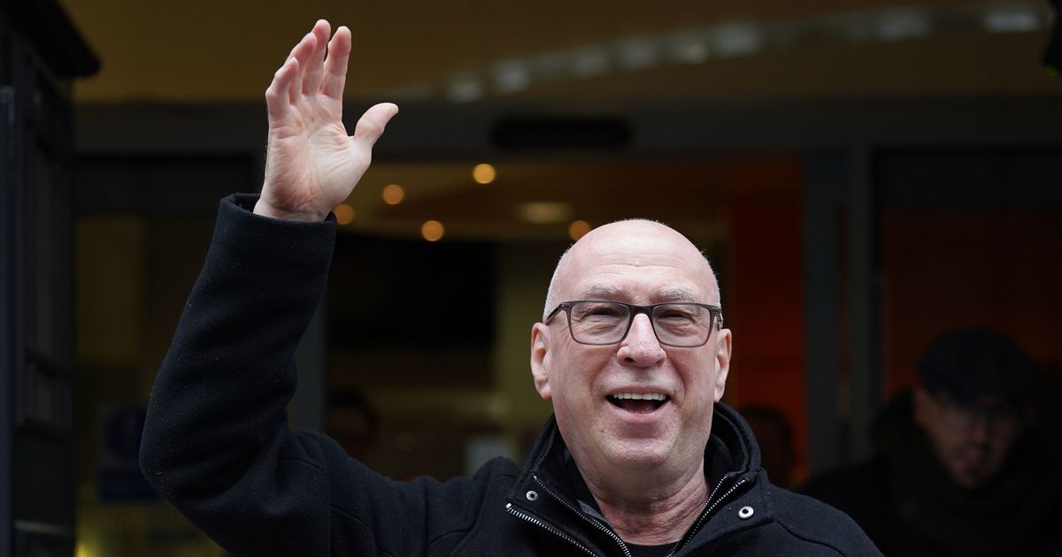 Ken Bruce exit speech and last song as listeners in…