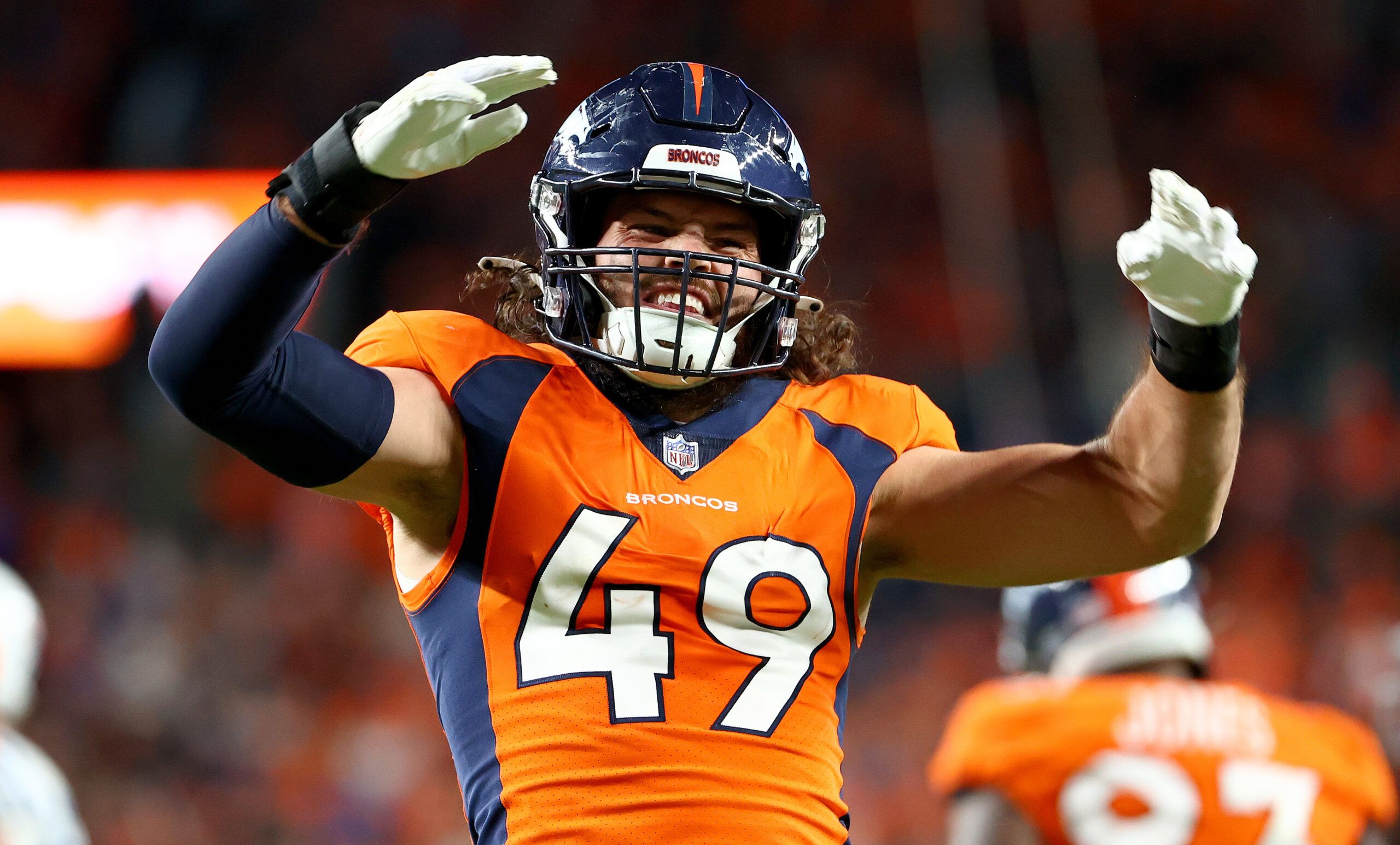 Broncos want to re-sign free agent LB Alex Singleton