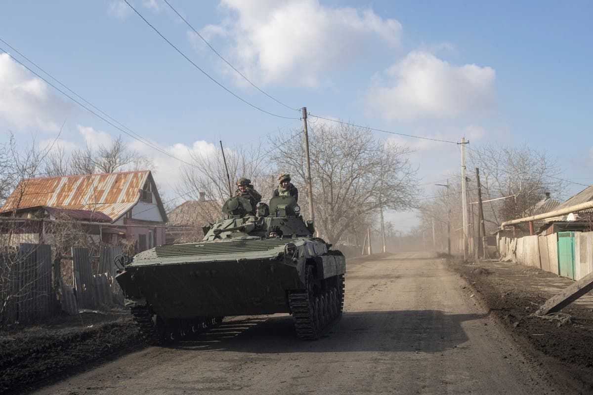 Civilians flee embattled town as Ukrainian pullout…