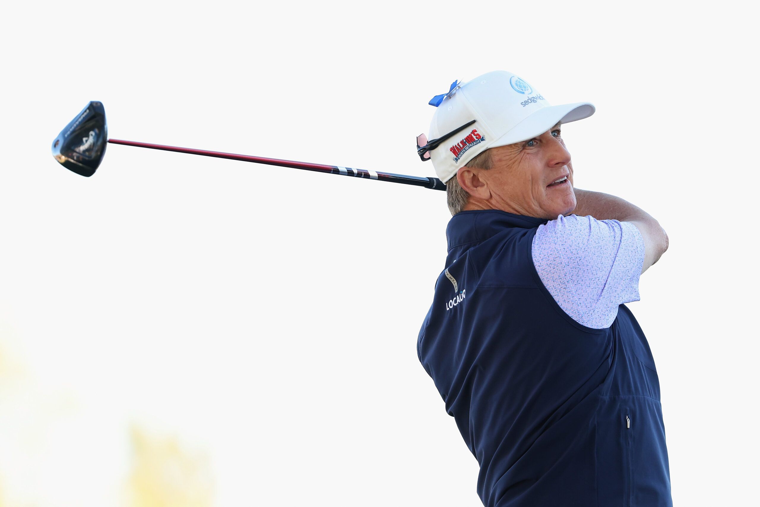 David Toms cards nine birdies, takes two-shot lead at…