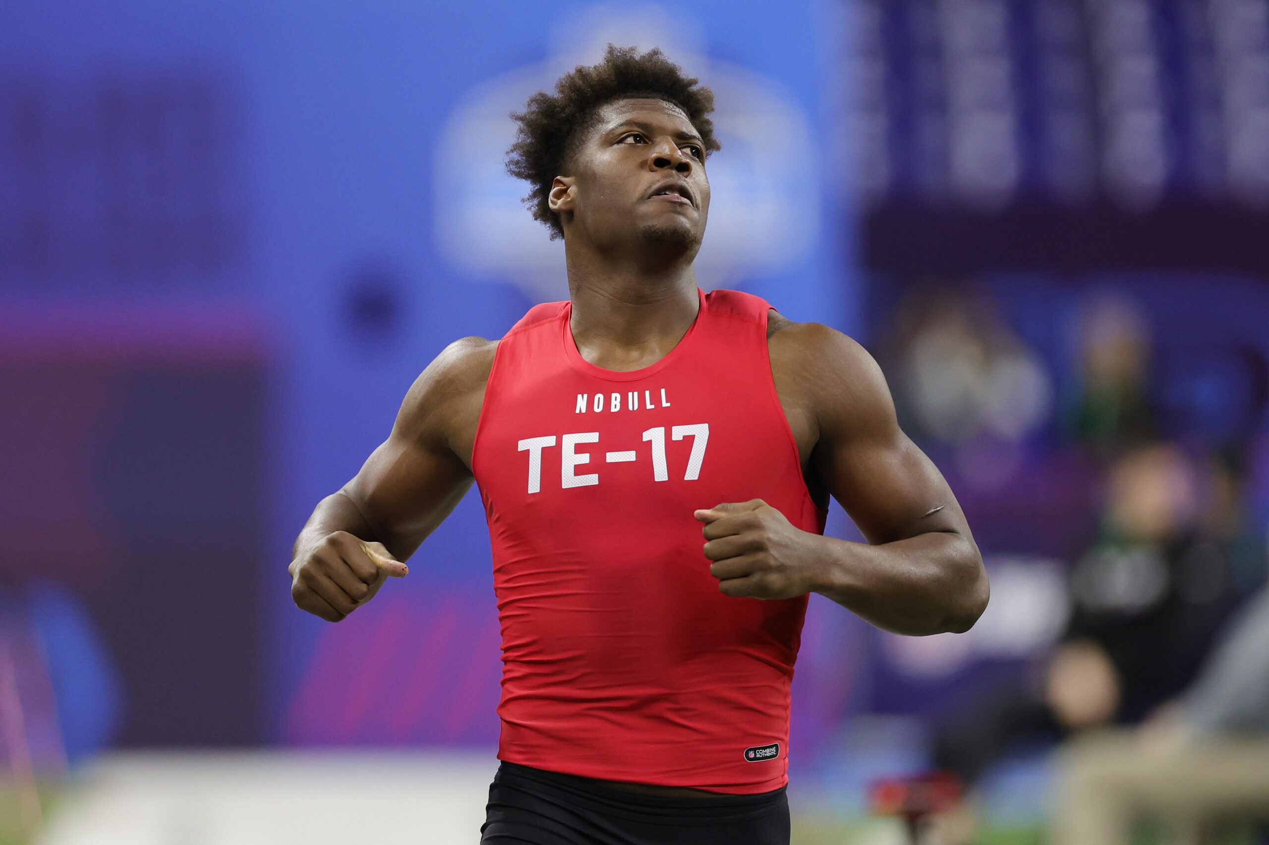 WATCH: Darnell Washington makes ridiculous 1-handed…