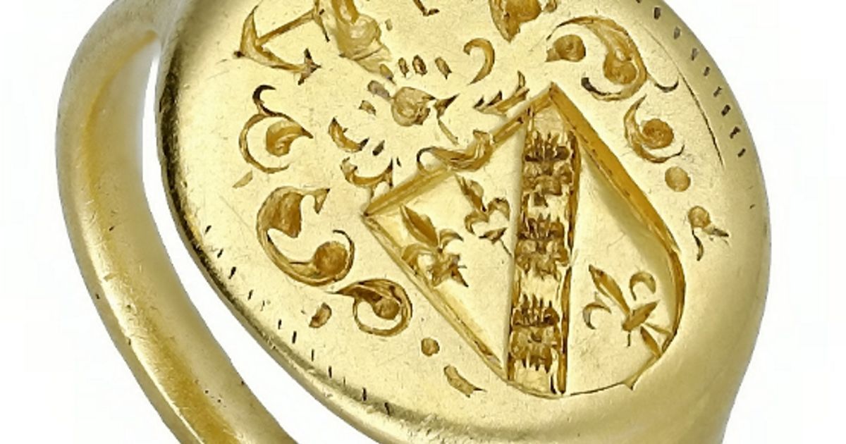 Retired teacher finds 17th century gold ring in his…