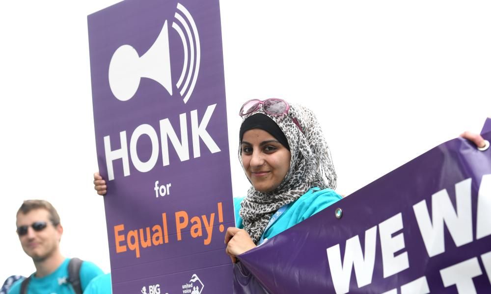 Sydney trains delayed due to ‘communication issue’