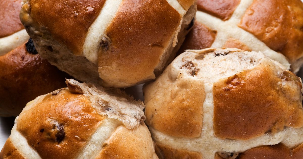 Aldi offers shoppers free hot cross buns to soothe…