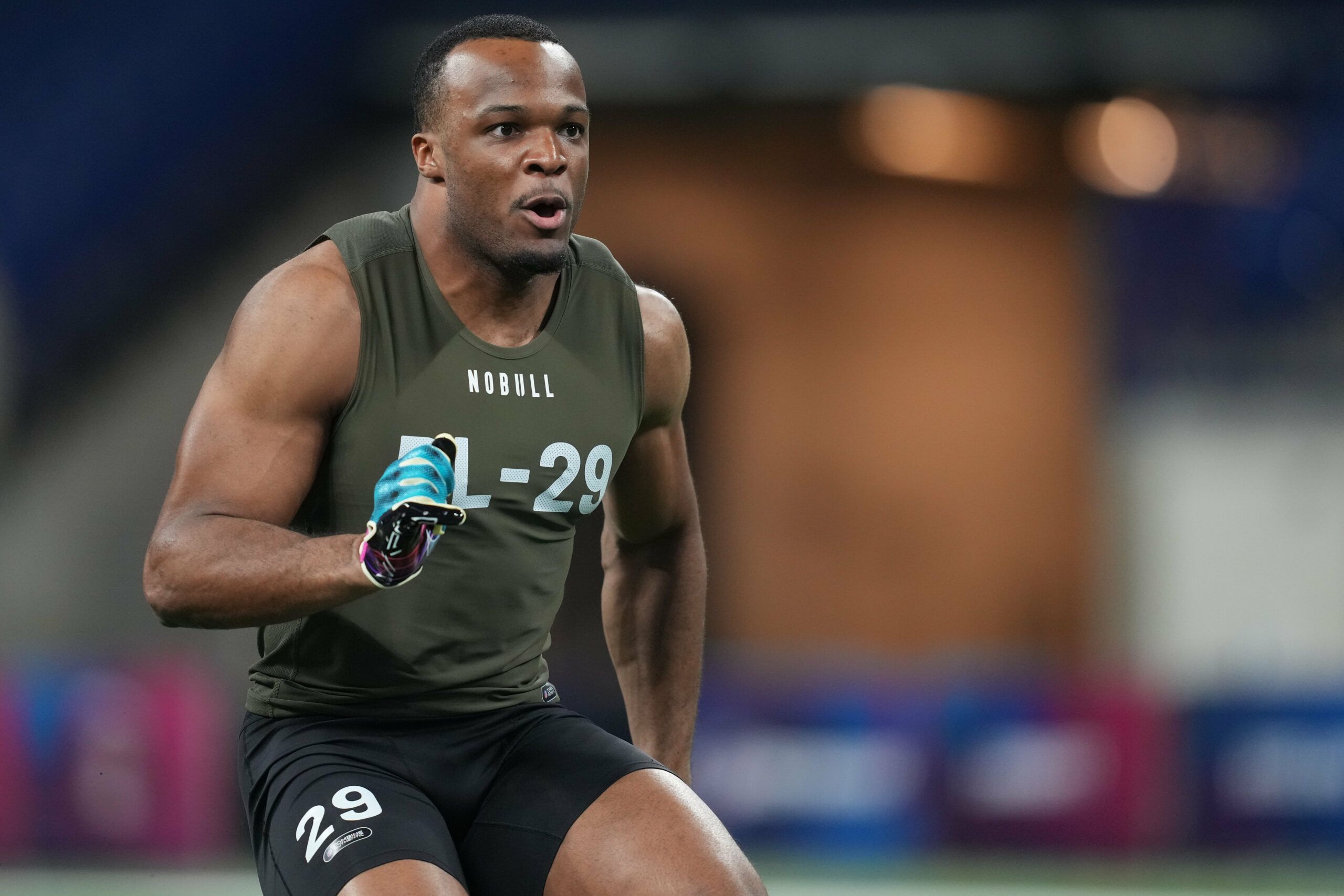 Bengals met with Notre Dame DL Isaiah Foskey at…