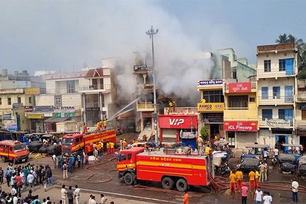 Odisha: Three injured in major fire at Laxmi Market…