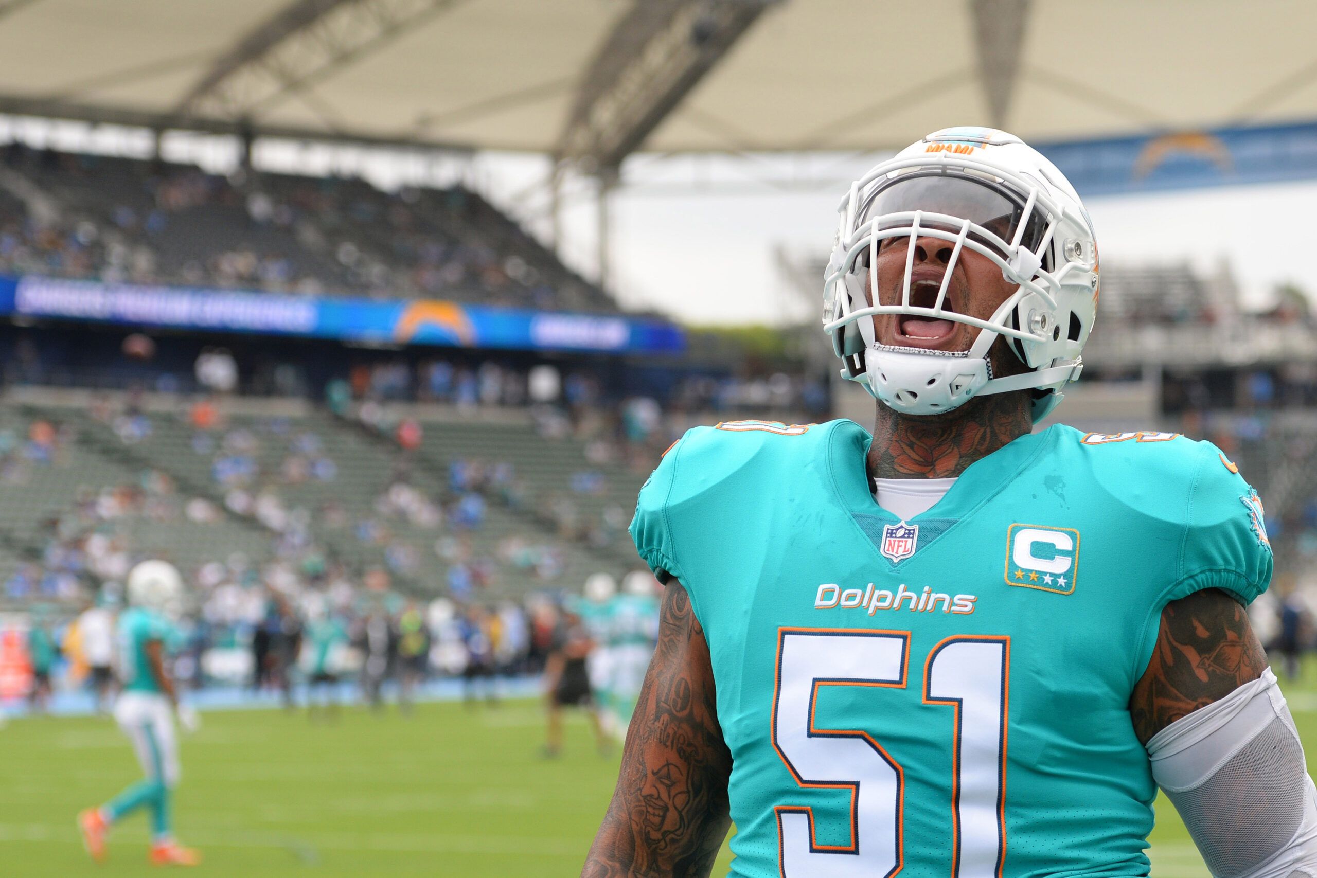 WATCH: Former C Mike Pouncey retires as a Dolphin
