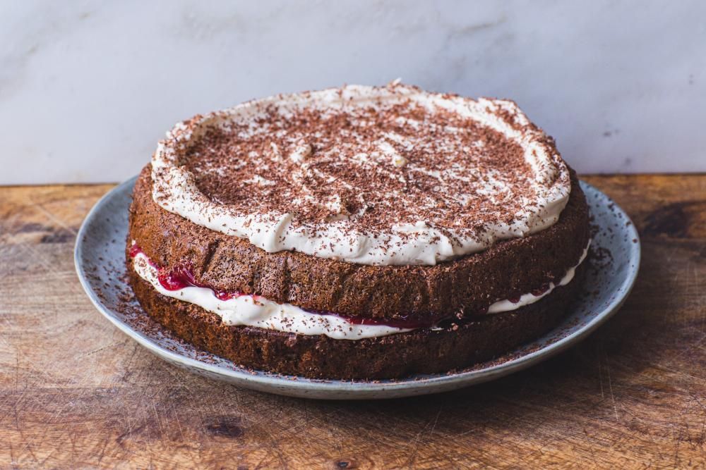 How to make a luxurious cake from stale rye bread