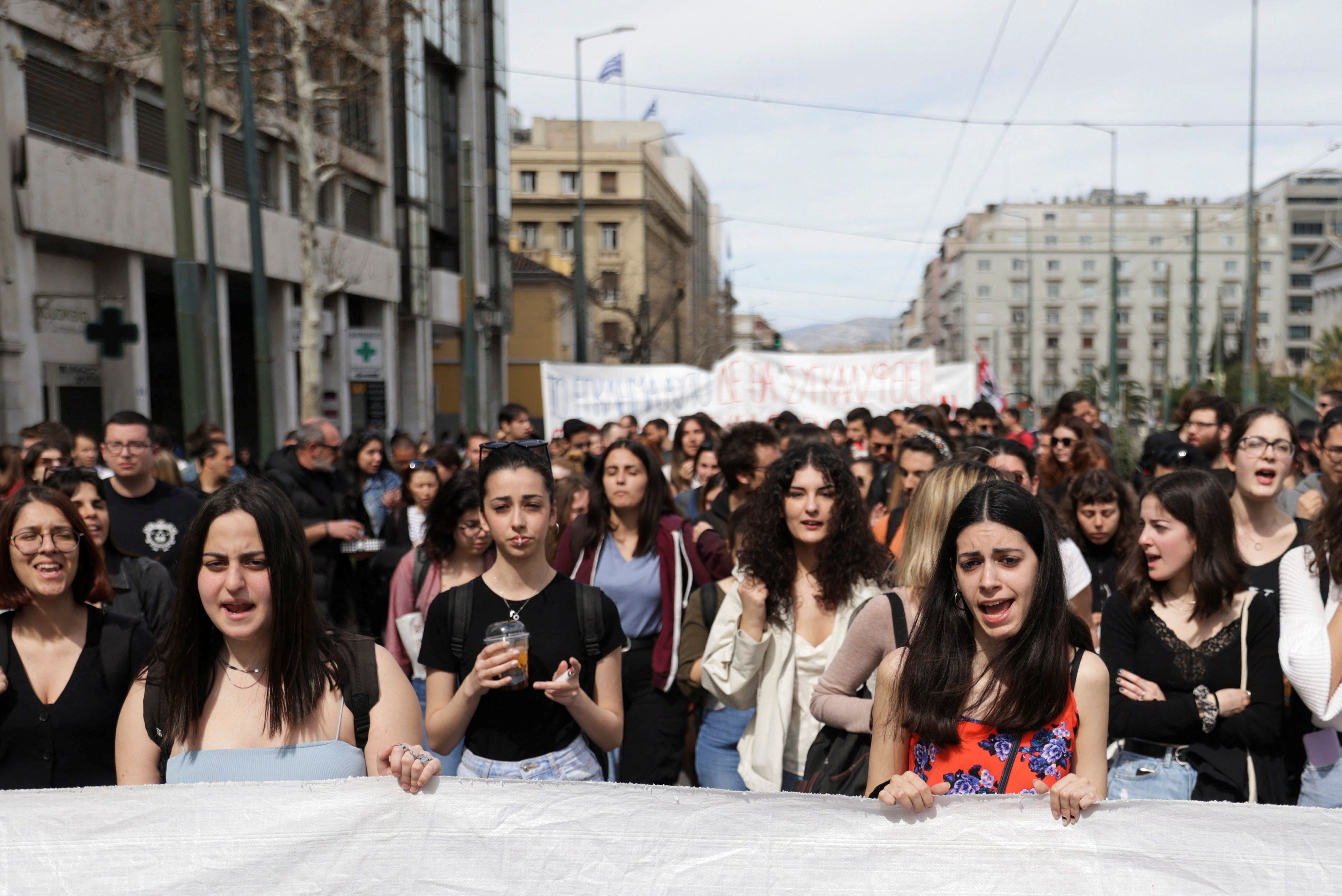 Thousands rally in new Greece protests over train crash