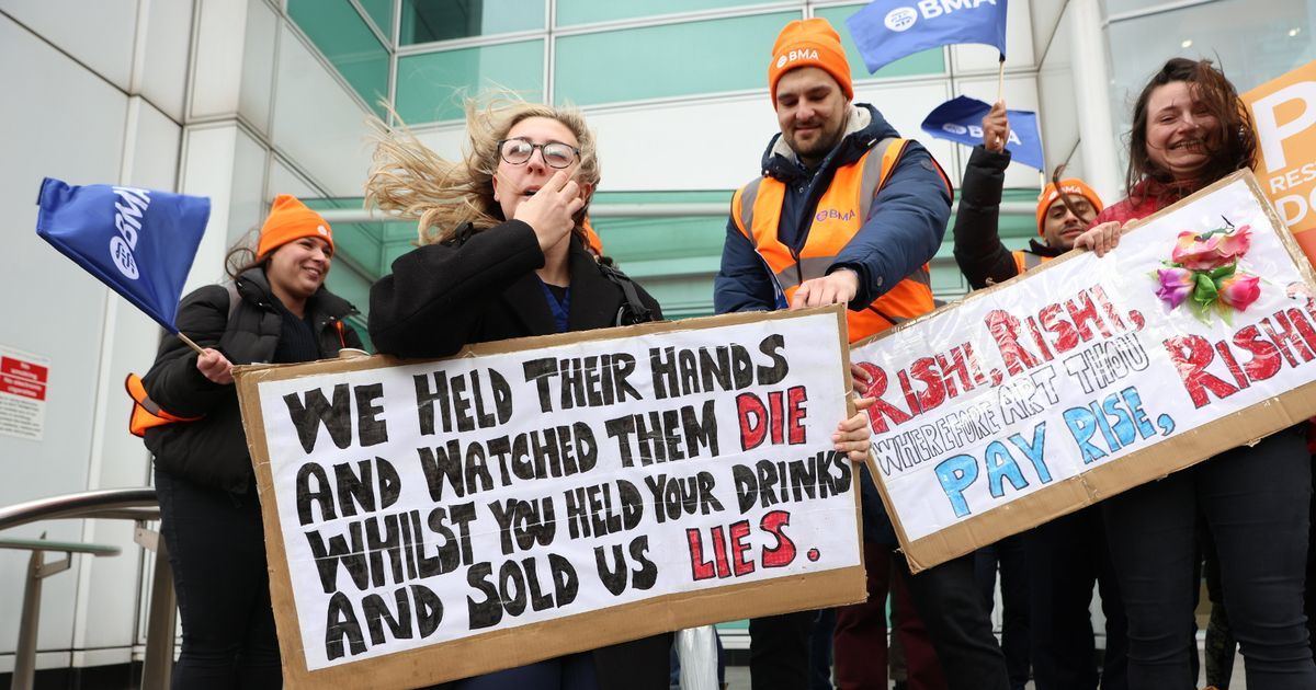 NHS warns of severe disruption ahead as thousands of… NHS warns of severe disruption ahead as thousands of…