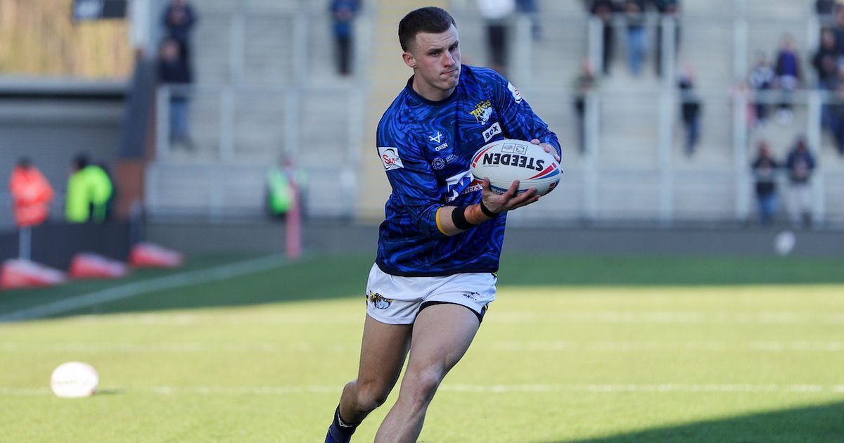Rohan Smith delivers Ash Handley update as Leeds…
