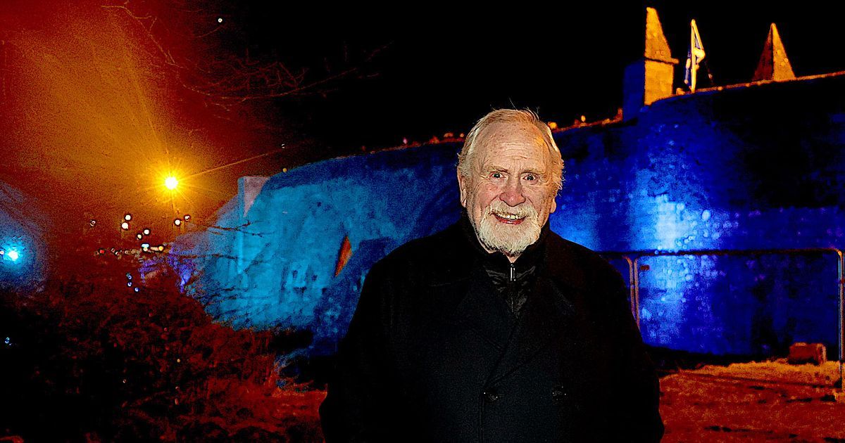 Braveheart actor James Cosmo lights up Stirling Old…