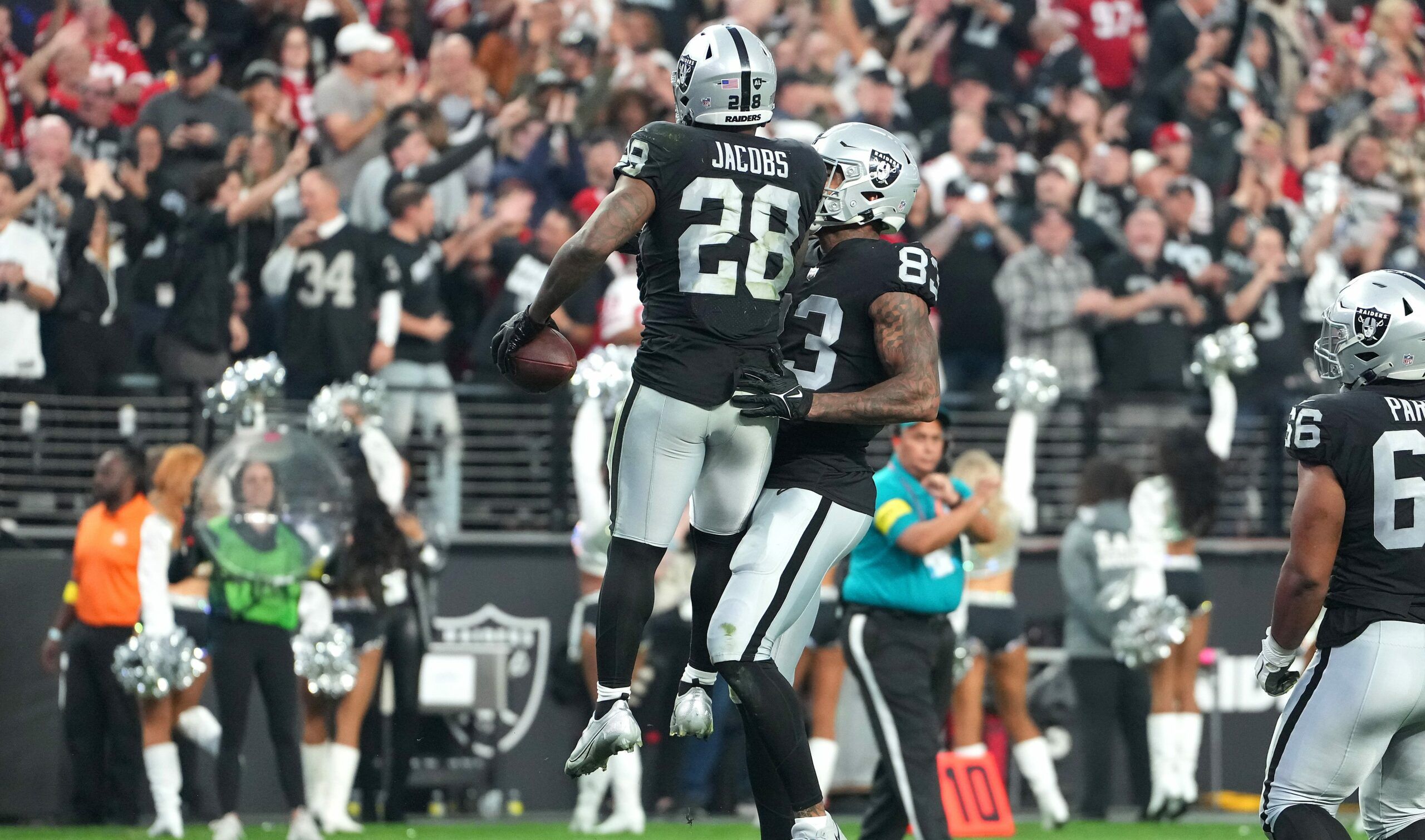 Josh Jacobs ‘sad’ Raiders are trading Darren Waller to…