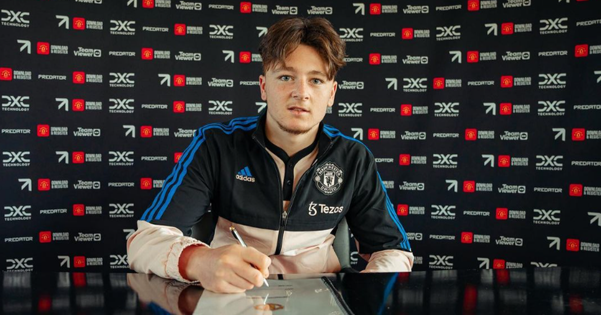 Elyh Harrison signs professional Manchester United…