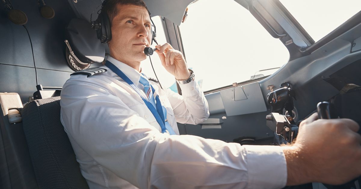 Pilot explains what goes on in the cockpit when severe…