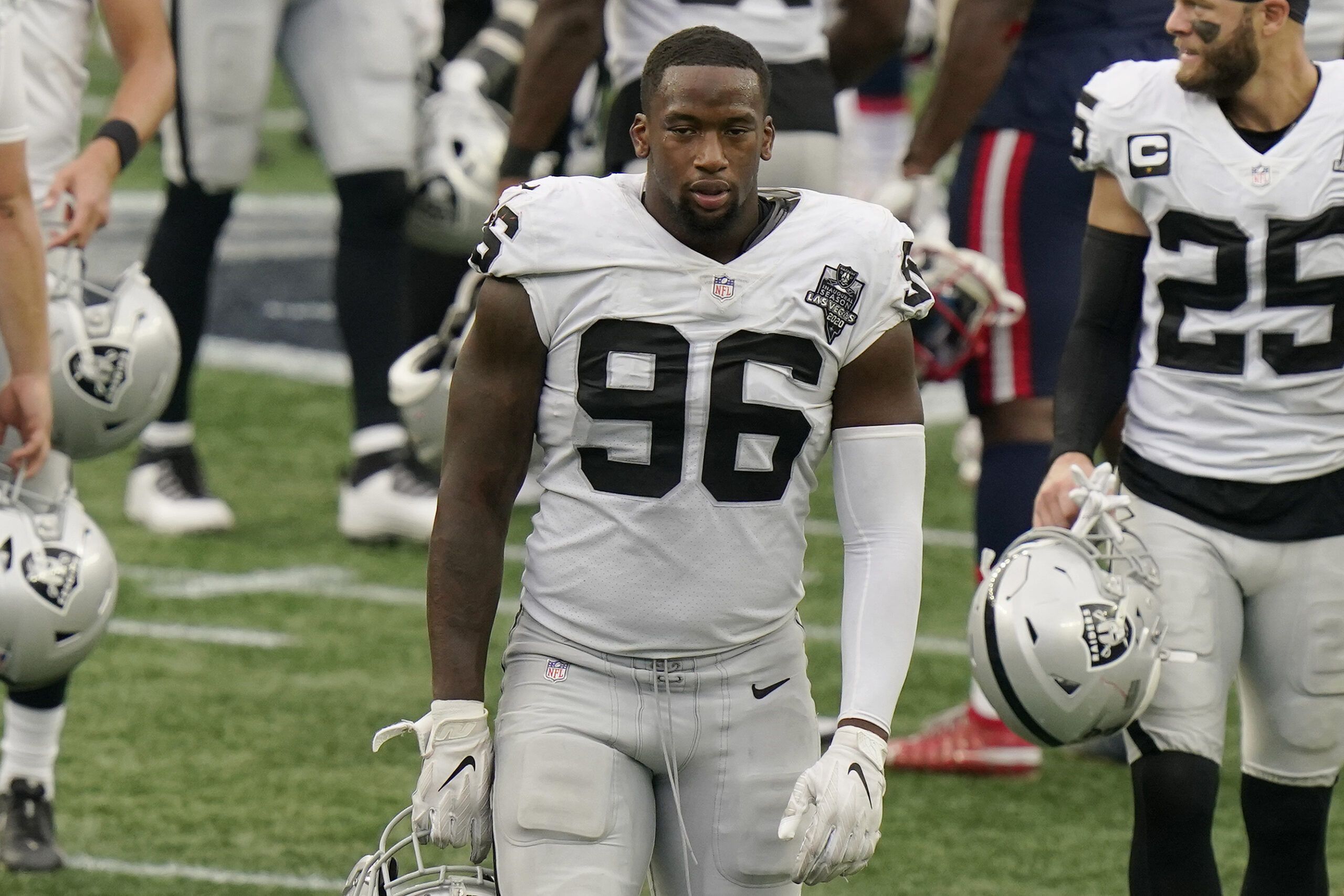 Former Raiders first round pick Clelin Ferrell to sign…