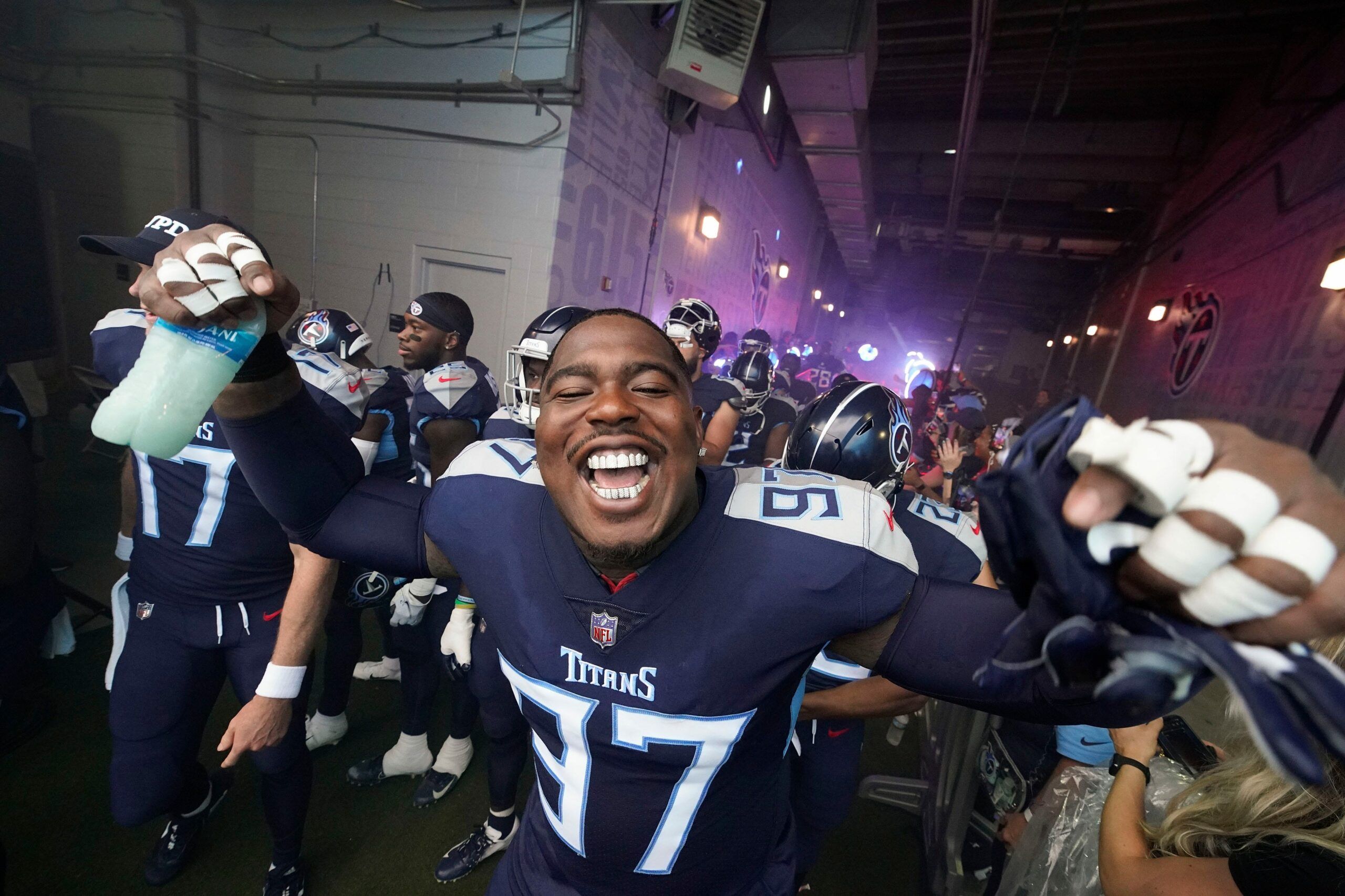 Cardinals to sign former Titans DL Kevin Strong