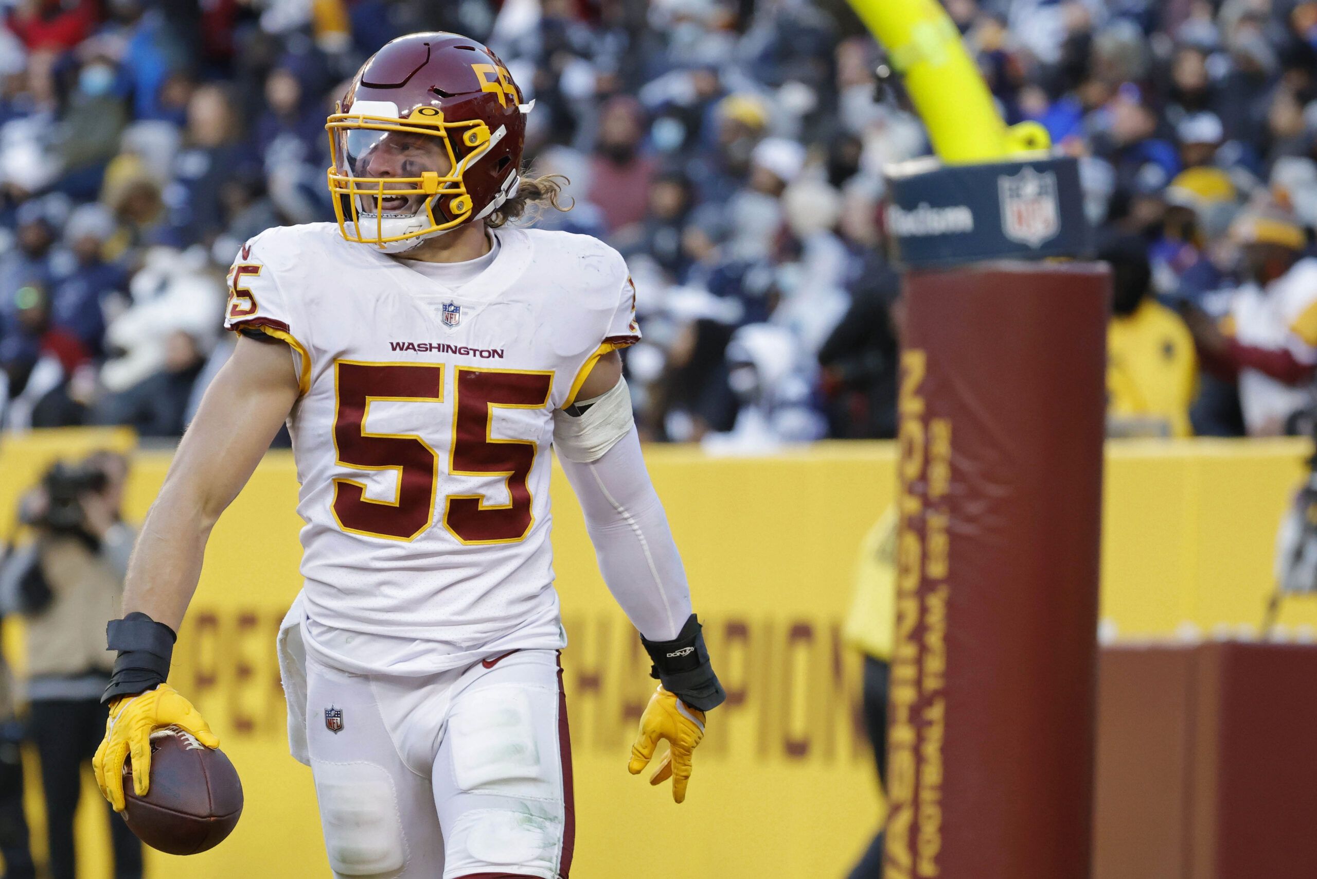 FA linebacker Cole Holcomb passes physical, signs with…