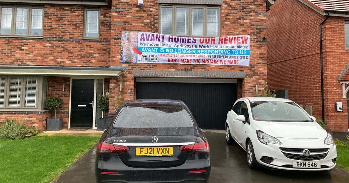 New-build homeowner places giant banner on home in row…
