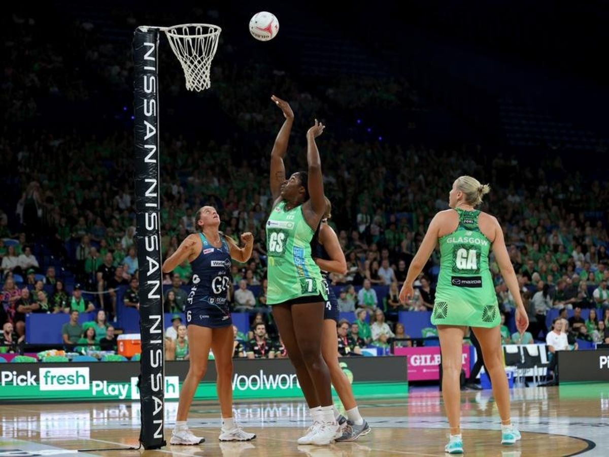 West Coast Fever pip Vixens in Super Netball thriller