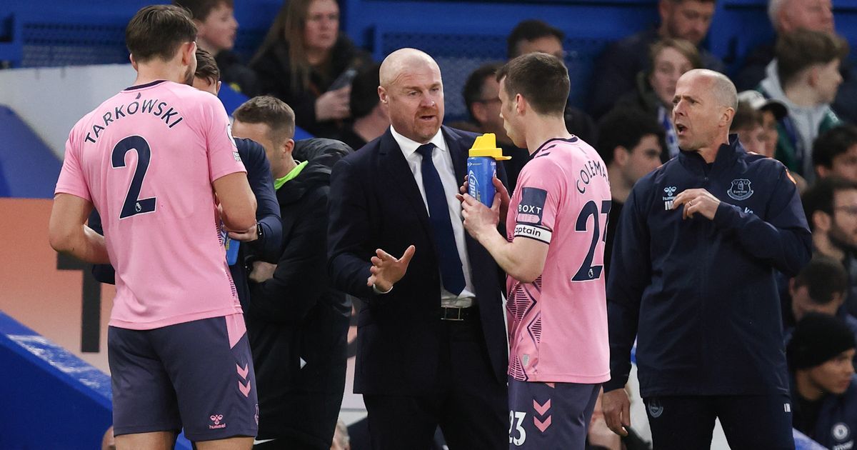 Sean Dyche shares Everton dressing room talk that…