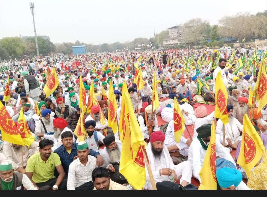 Delhi: 'Kisan Mahapanchayat' at Ramlila Maidan; farmer…