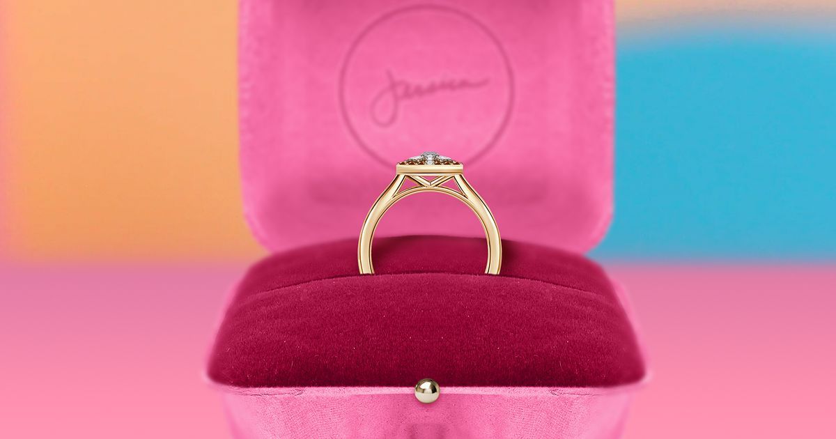 Hot cross bun lovers can now get a £4k engagement ring…