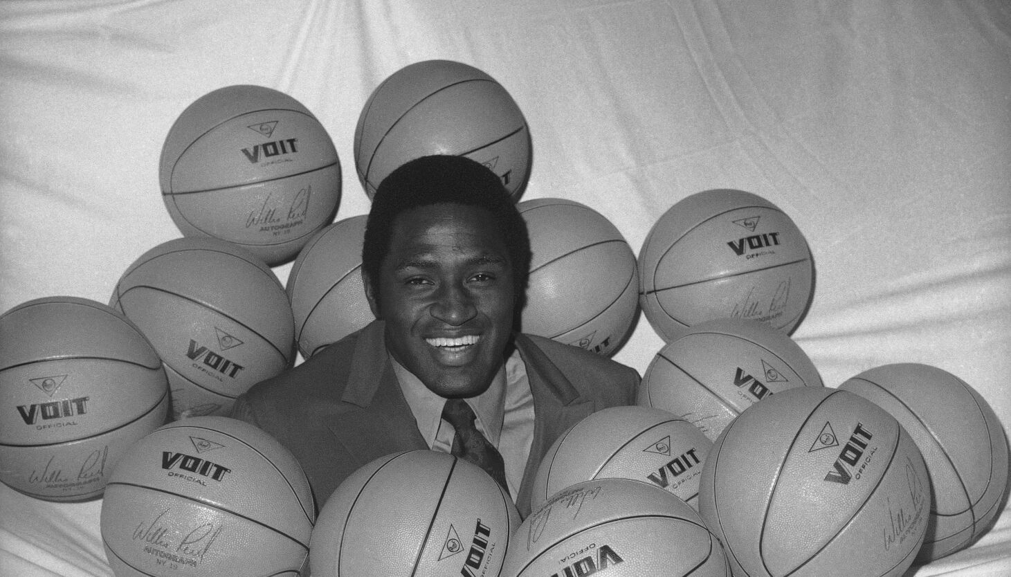 Willis Reed, leader on two Knicks championship teams,…