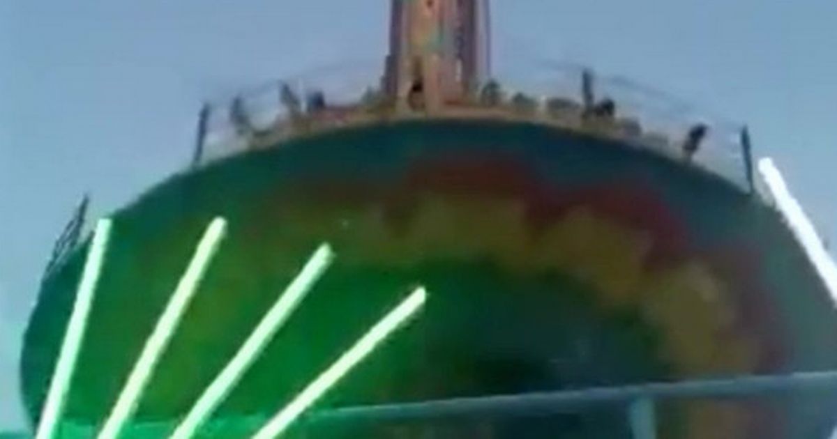 Terrifying moment theme park ride crashes to ground…