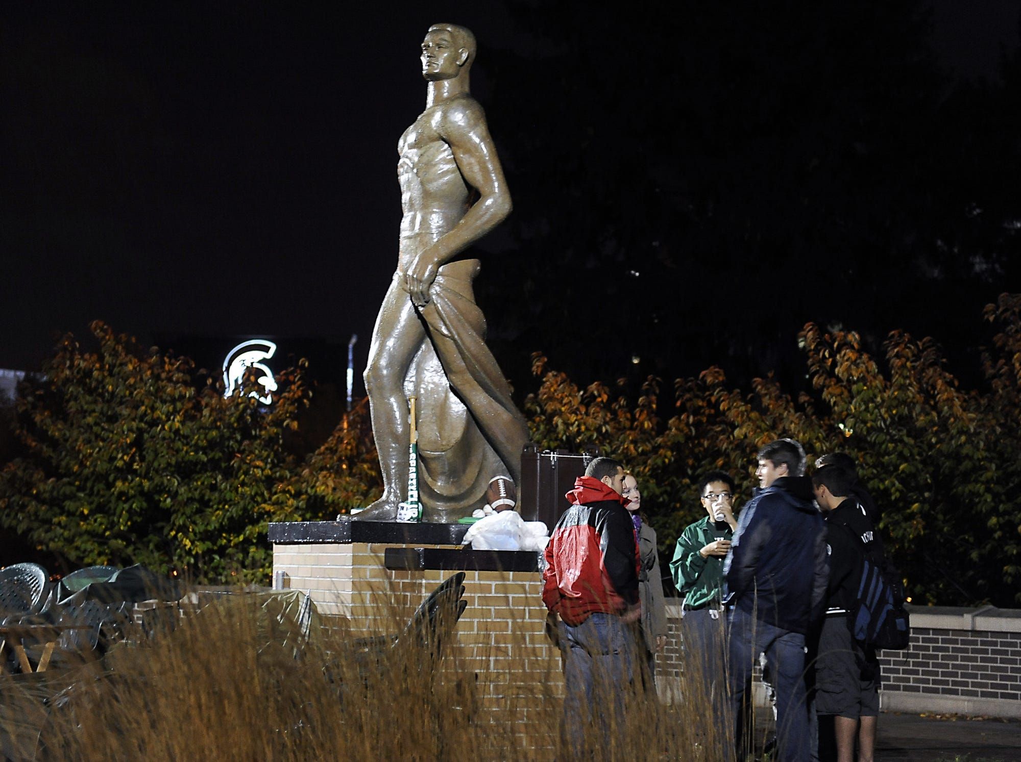 LOOK: Sparty statue donning Michigan State basketball…