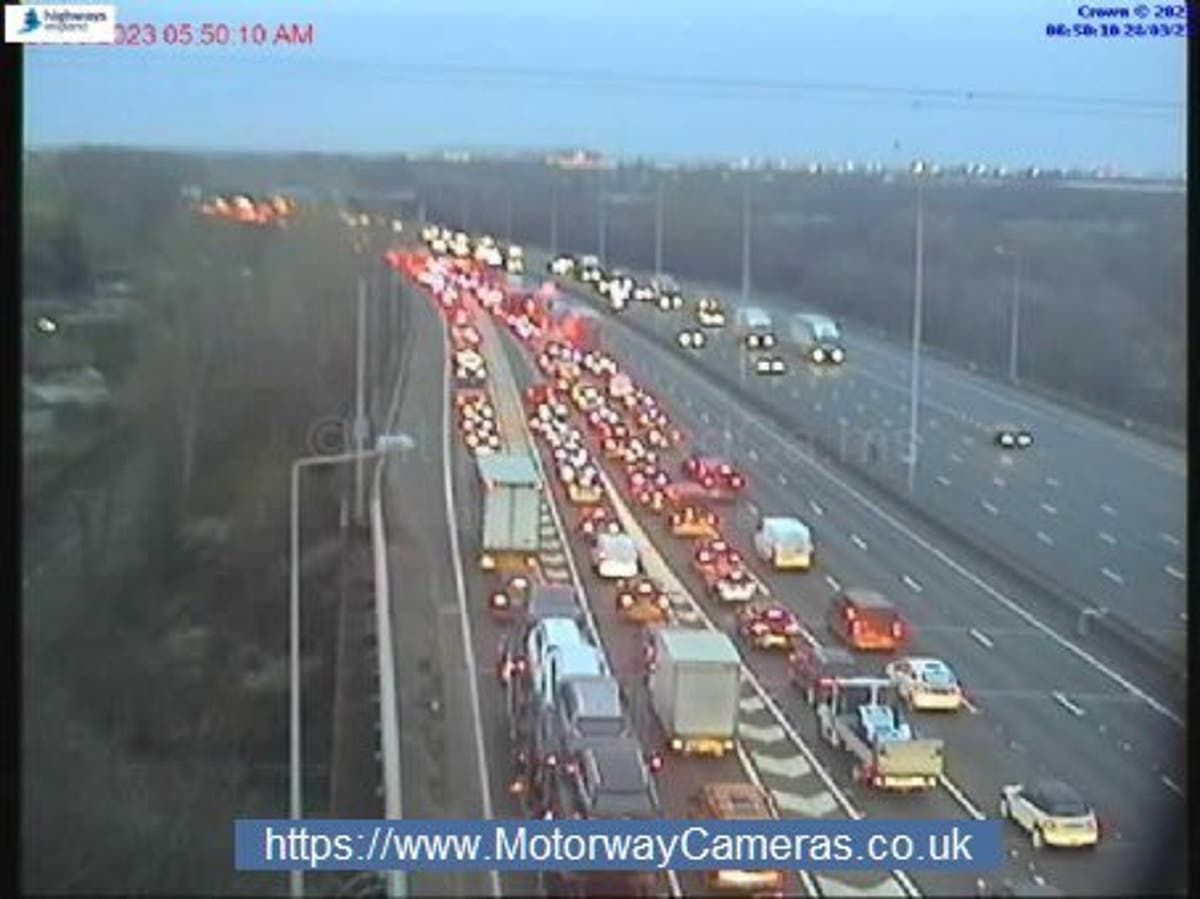 M25 road closure: Motorway shut near Heathrow airport…