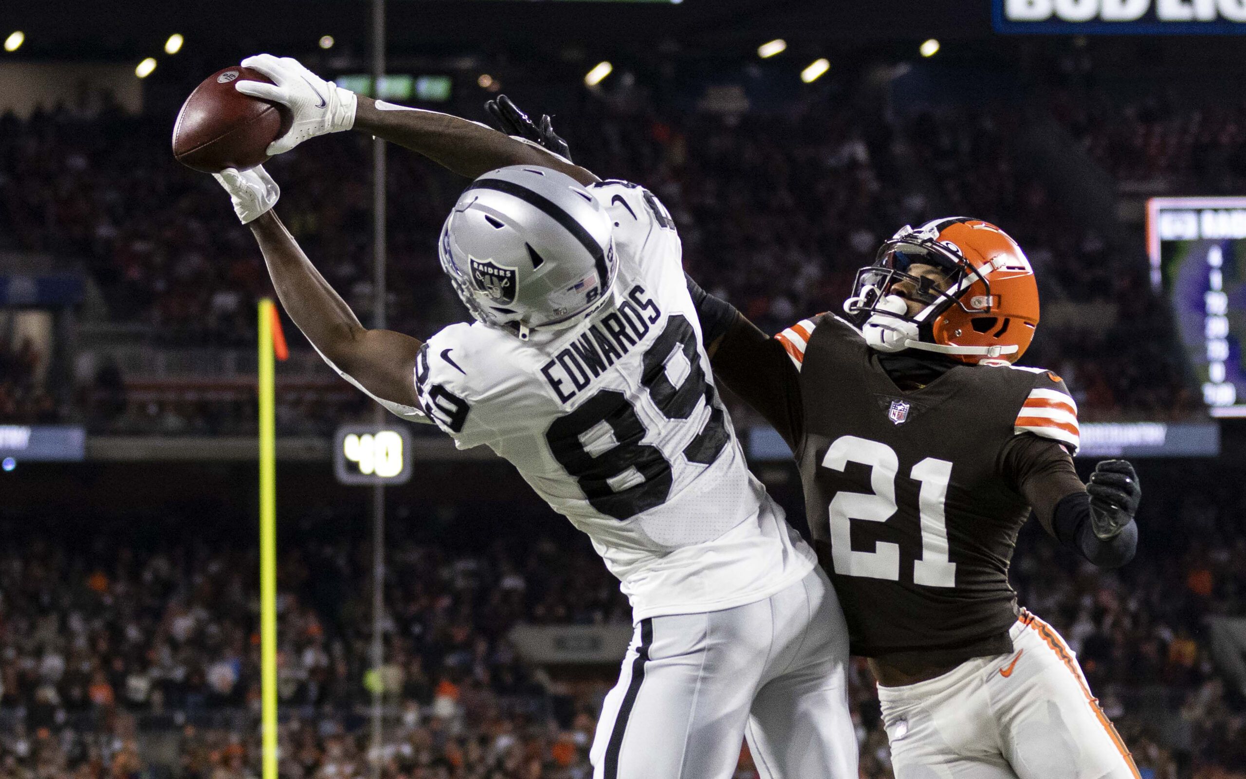 Look: Bryan Edwards’ best catches from Derek Carr with…