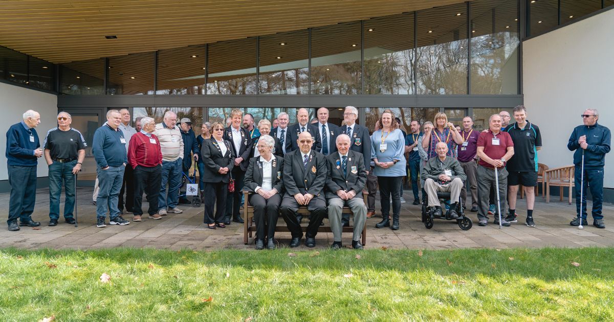 Big-hearted veterans roll out new bench to Paisley…