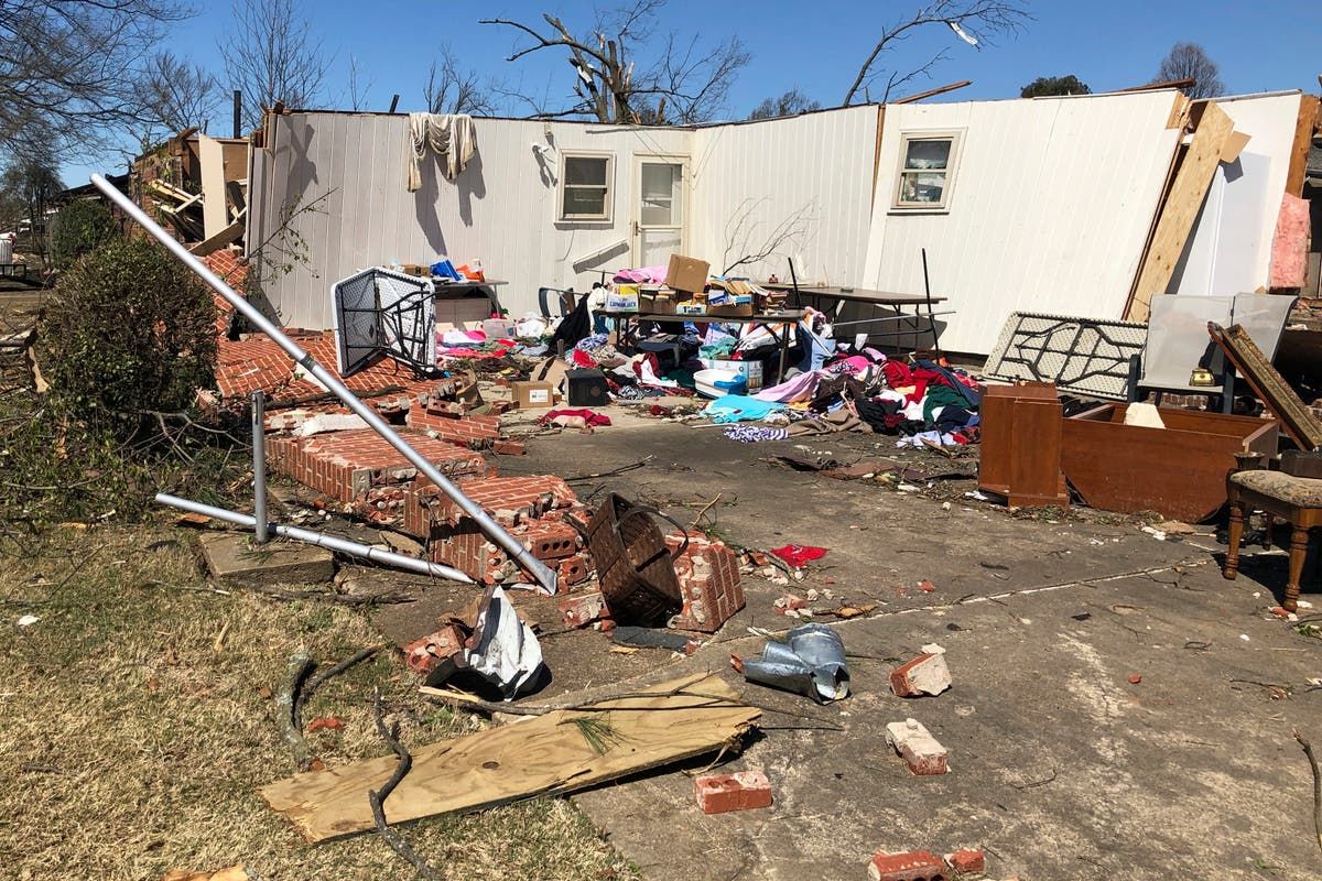 Tornado survivors recount flying debris, destroyed…