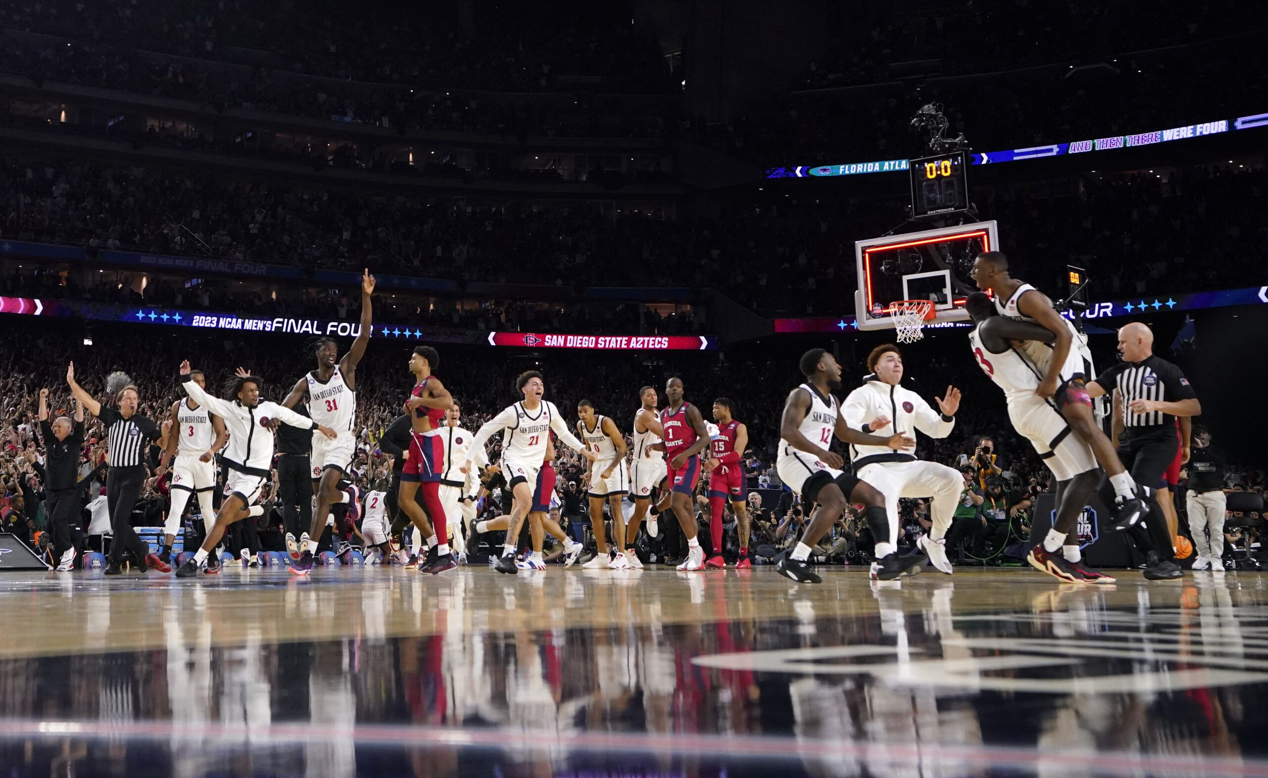 The best reactions to SDSU’s Final Four buzzer-beater…