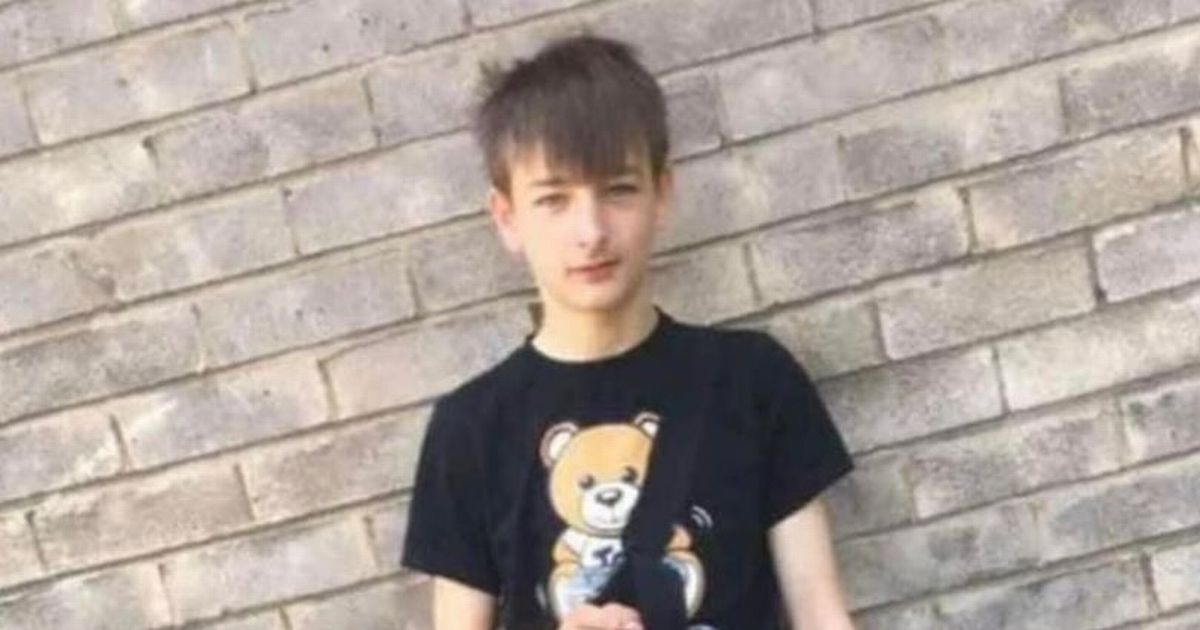 Tributes paid to teenager stabbed to death in taxi in…