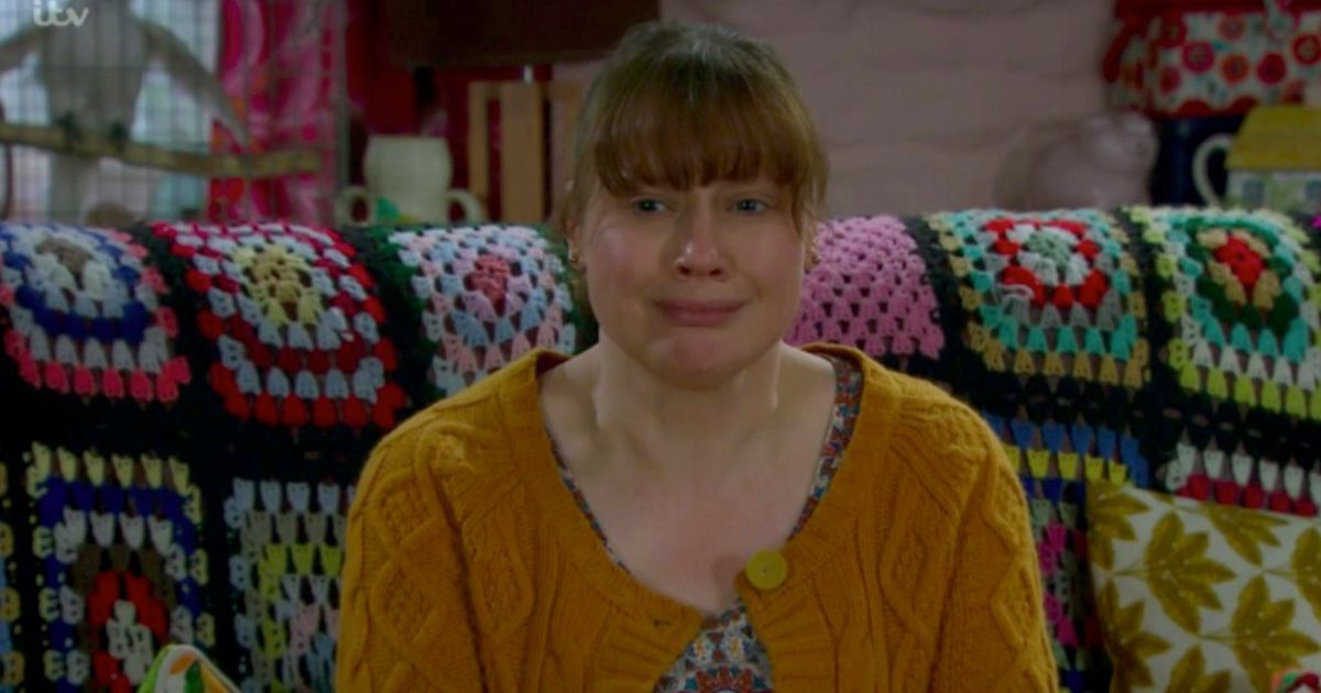 Emmerdale fans swoon as Lydia Dingle star shows off…