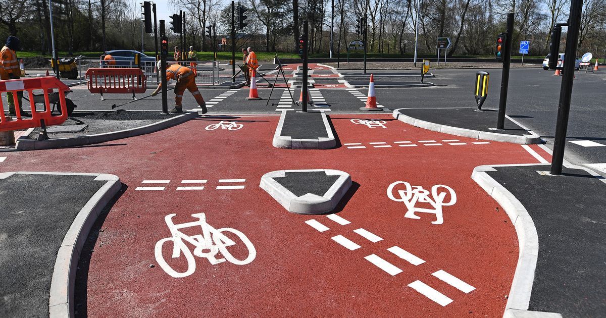 'Confusing' new cycle lane at road junction slammed by…