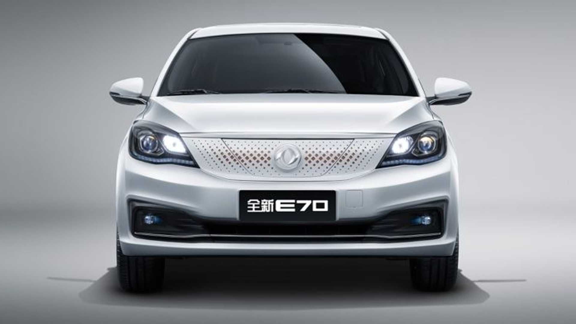 Chinese Carmaker Dongfeng Debuts E70 EV Sedan With…