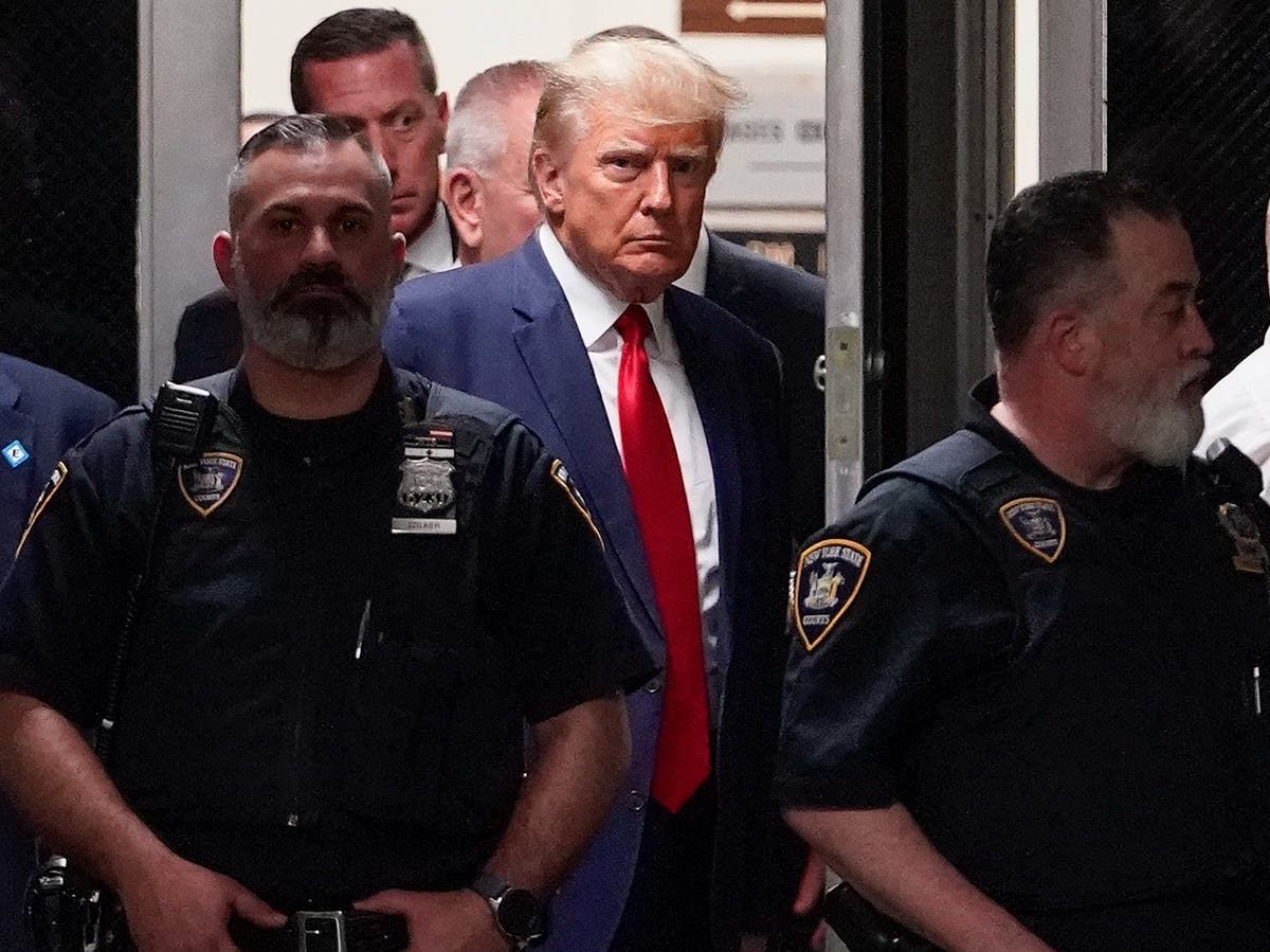 Trump forced to admit he is one inch shorter than he…